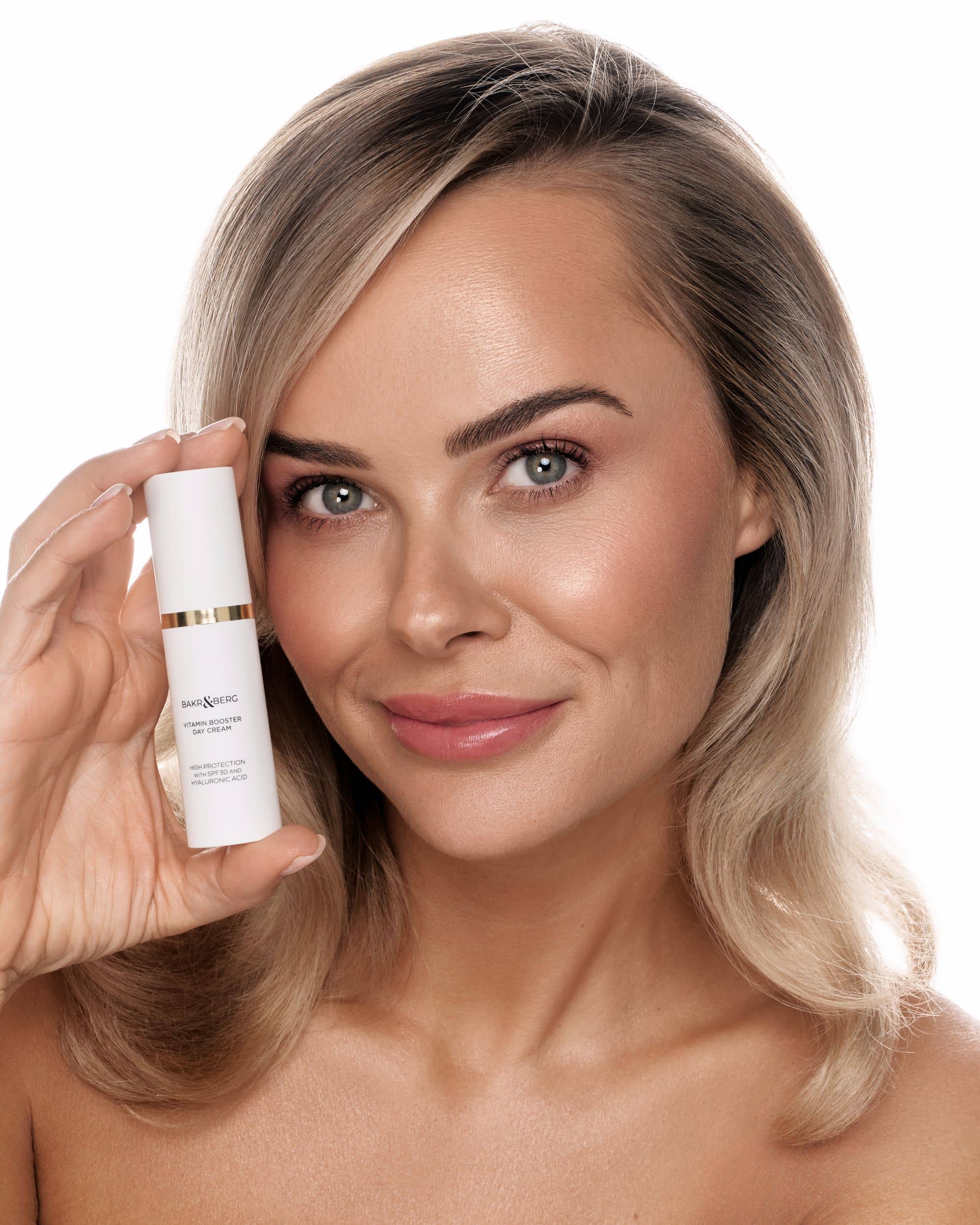 Blue Light and Your Skin: The Role of a High-Quality Day Cream – BAKR&BERG